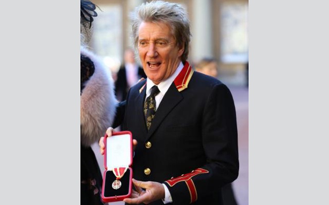 Pop singer Rod Stewart gets knighthood