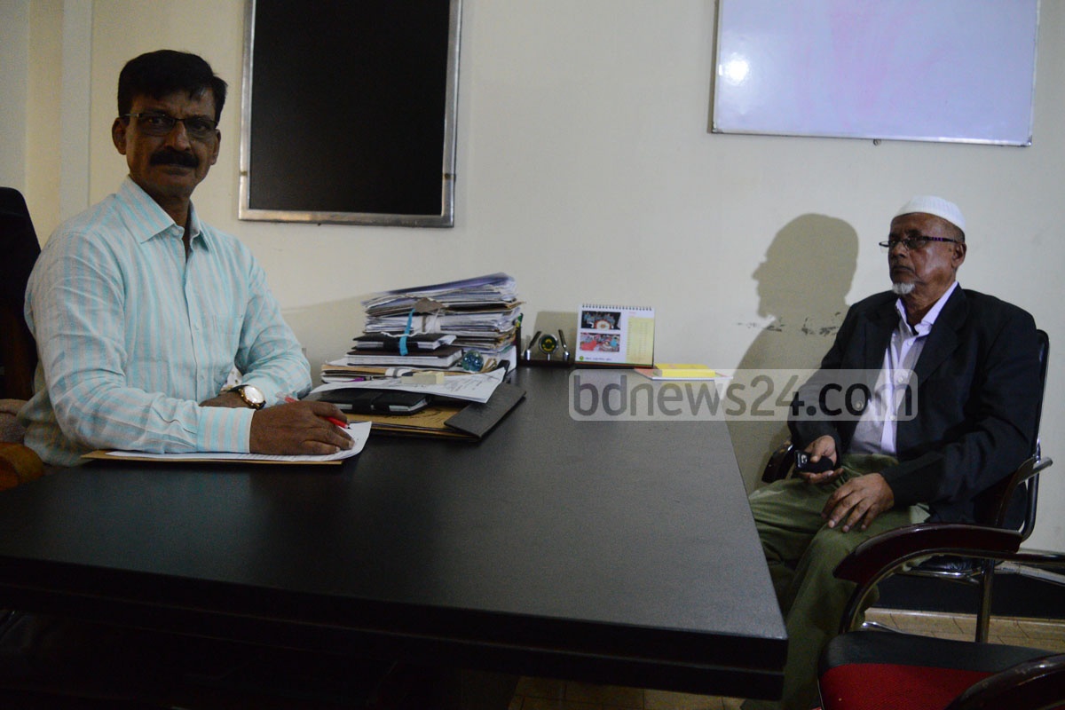 Babul Aktar's father-in-law meets IO of Mitu murder case in Chittagong