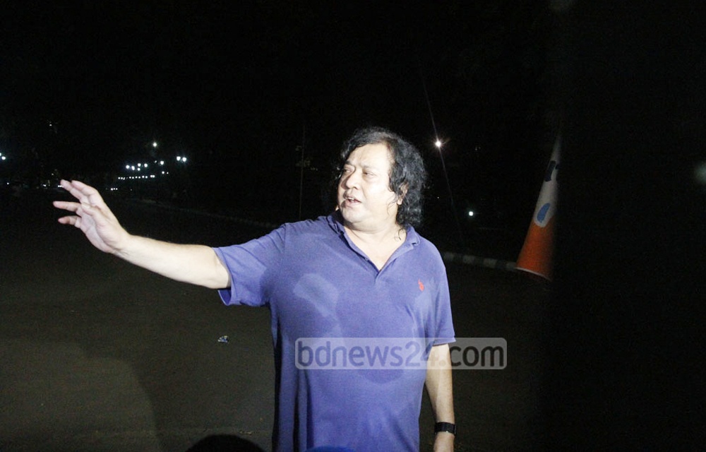 Sculptor Mrinal Haque, known for making murals on the streets of Dhaka ...