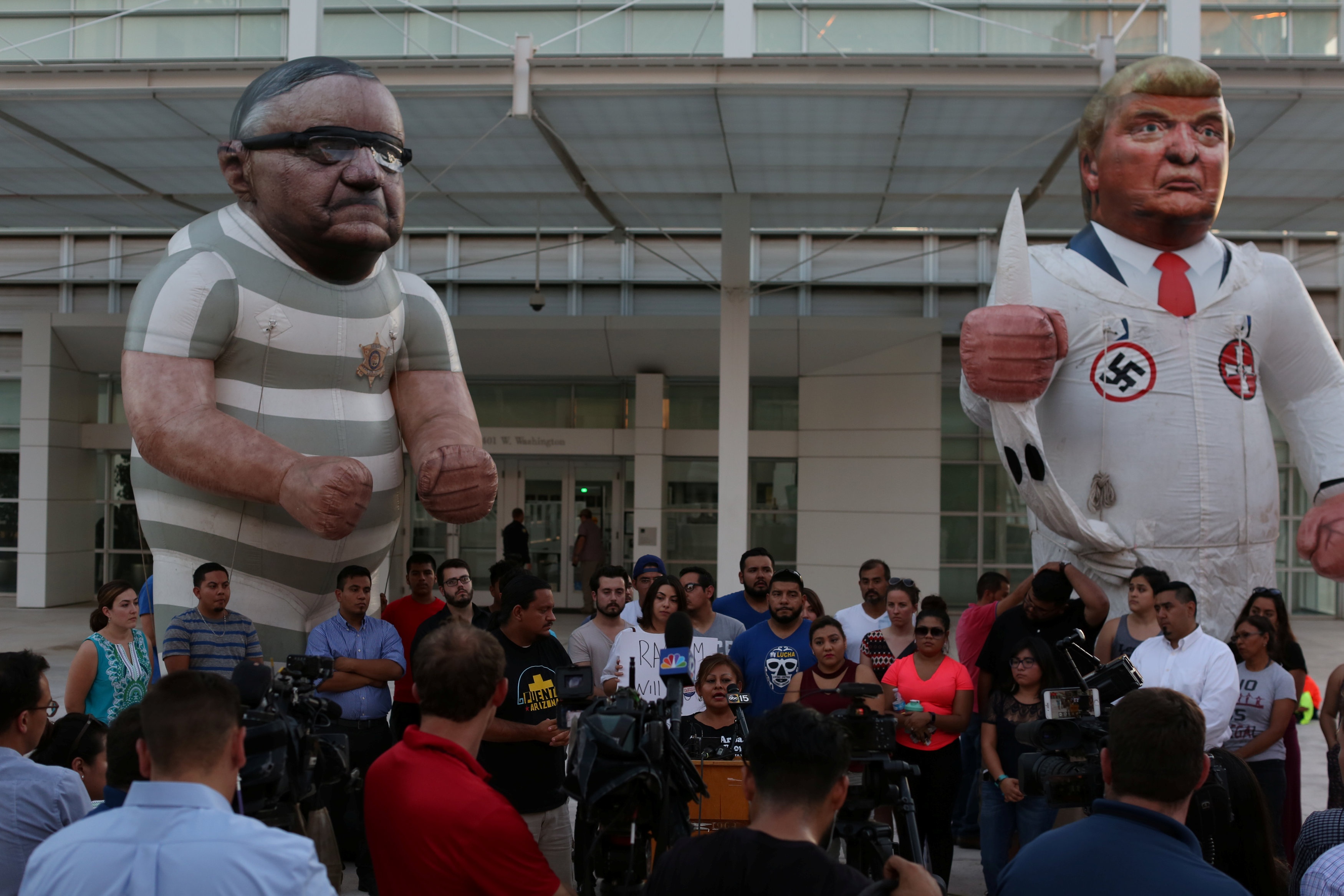 Trump pardons ex-Arizona sheriff Joe Arpaio