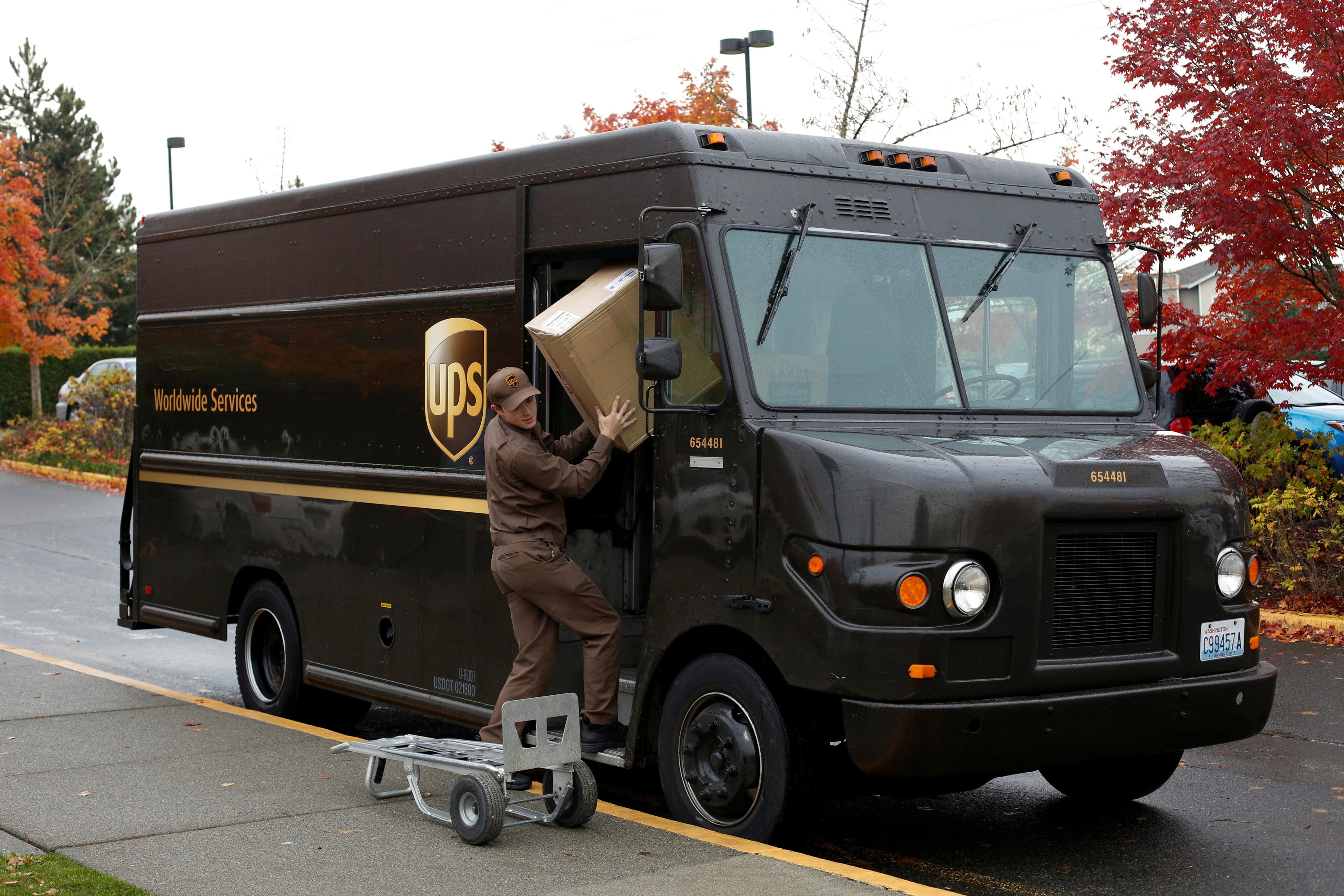 UPS weighs strategy to deliver bulky goods to boost growth