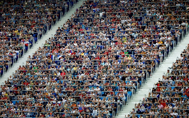 World Cup: Players for England and Tunisia endure swarms of tiny insects