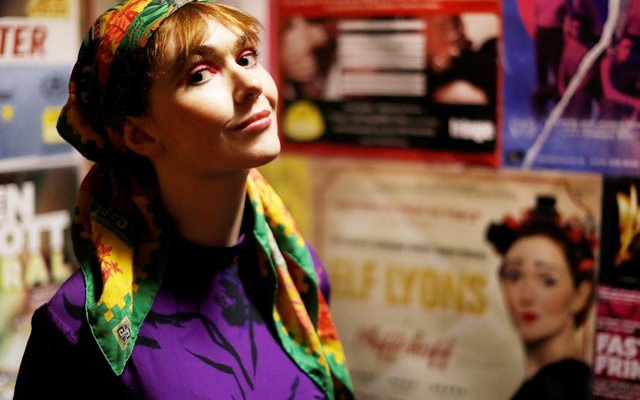 British comic Elf Lyons makes economics a laughing matter