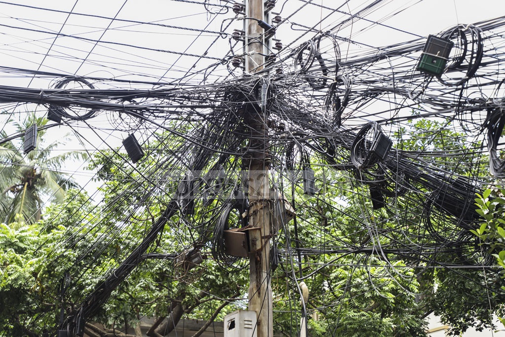 Tangled mess of overhead cables blemishes Dhaka skyline a decade after court order