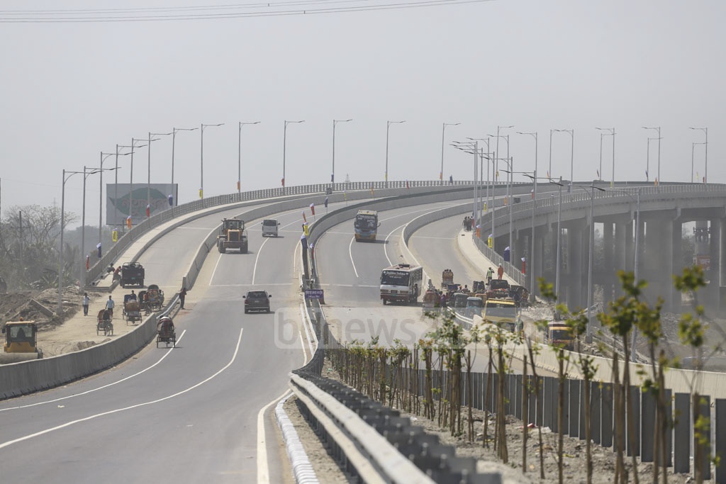 Hasina inaugurates Bangladesh's first expressway