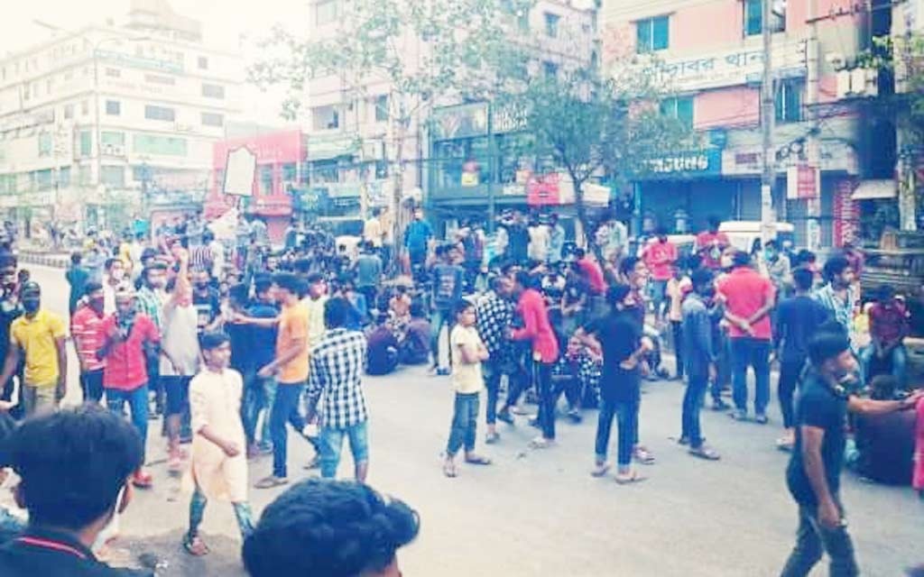 আদাবরে এমব্রয়ডারি শ্রমিকদের বিক্ষোভ