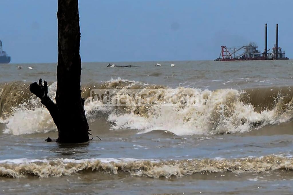 Cyclone Amphan shuts Chattogram port