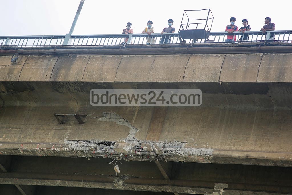 Engineer says 15 days of repairs needed on Buriganga bridge hit by ...