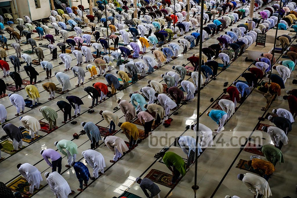 Eid prayers at Baitul Mukarram mosque