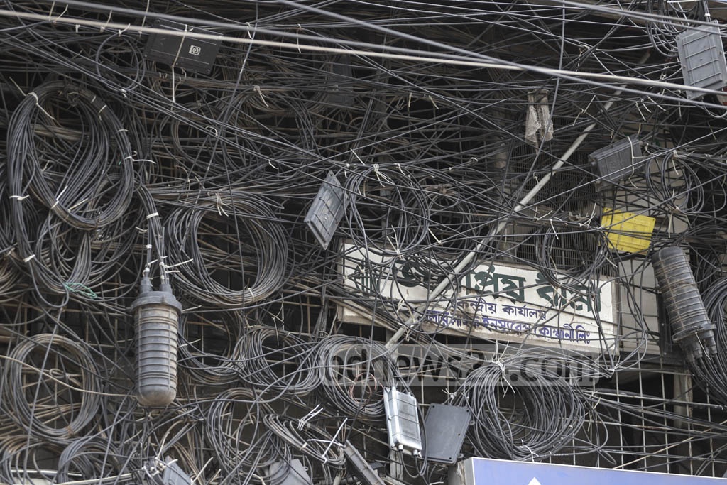 Tangled mess of overhead cables blemishes Dhaka skyline a decade after court order