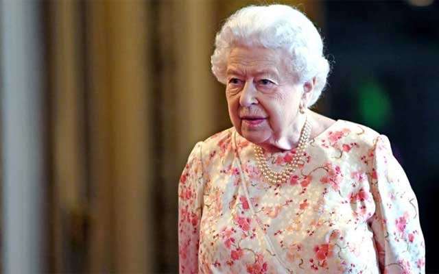Queen applauds photographers who captured lockdown Britain