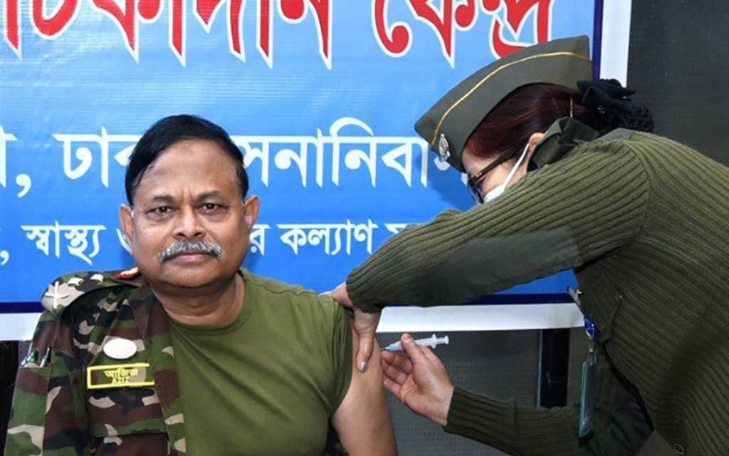 Army chief Gen Aziz receives COVID vaccine shot