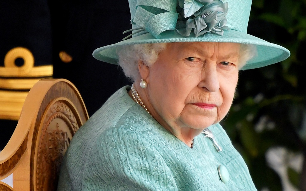 UK's Queen Elizabeth returns to public duties after lockdown