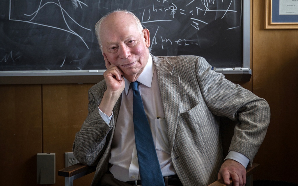Steven Weinberg, Nobel prize-winning physicist, dies at 88
