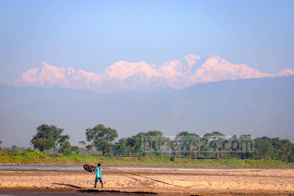 Magnificent Kanchenjunga is visible from Tetulia