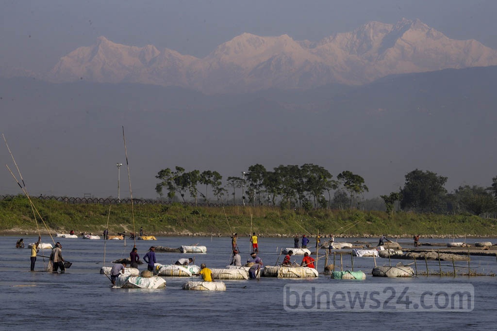 Mahananda River- a livelihood for many in Tetulia