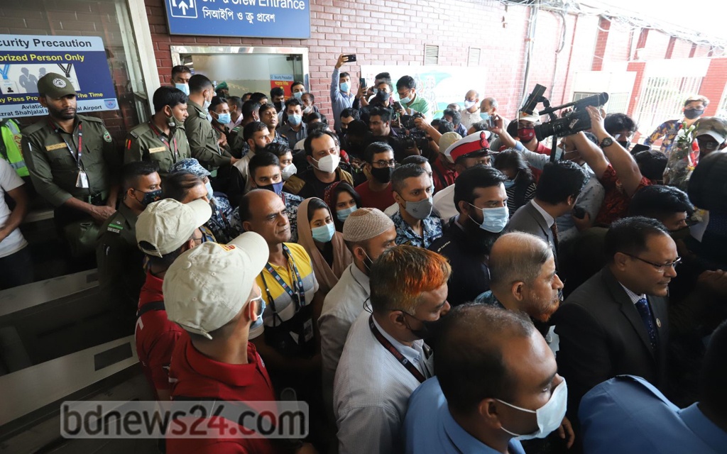 Banglar Samriddhi sailors arrive in Dhaka