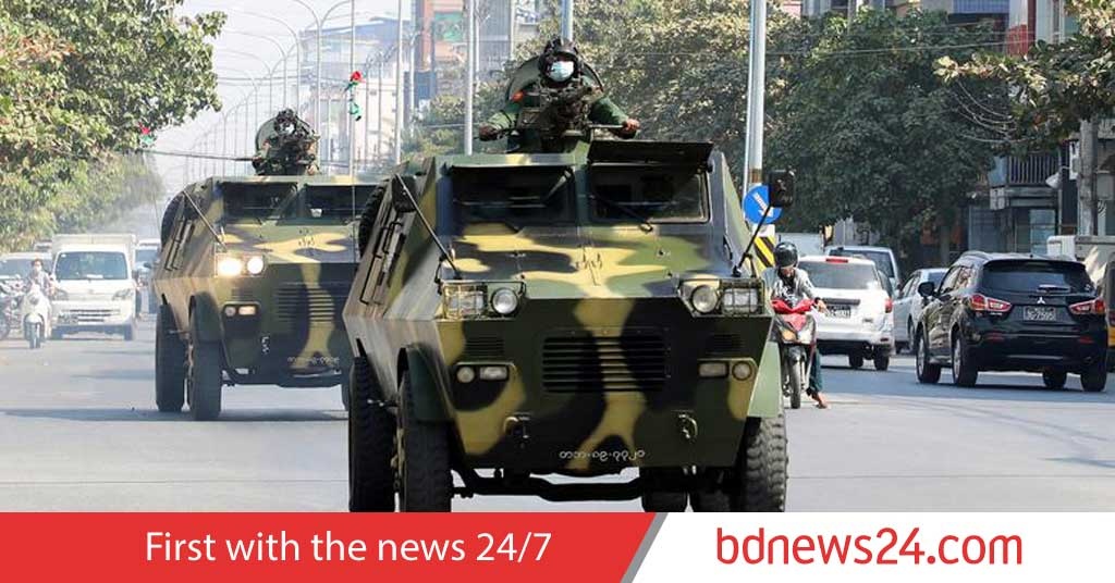 Myanmar army launches air strikes against rebels near Thai border