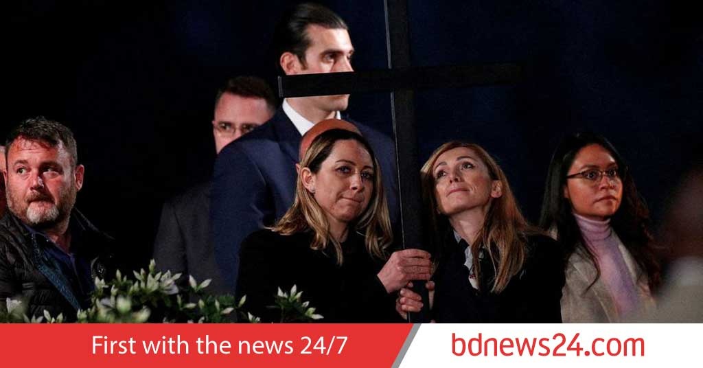 Text at pope's Good Friday service scrapped after Ukrainian protest