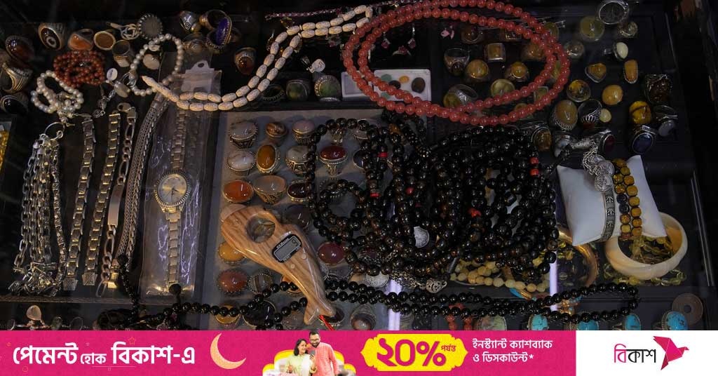 Some Muslims are using digital rings to track their praises to God