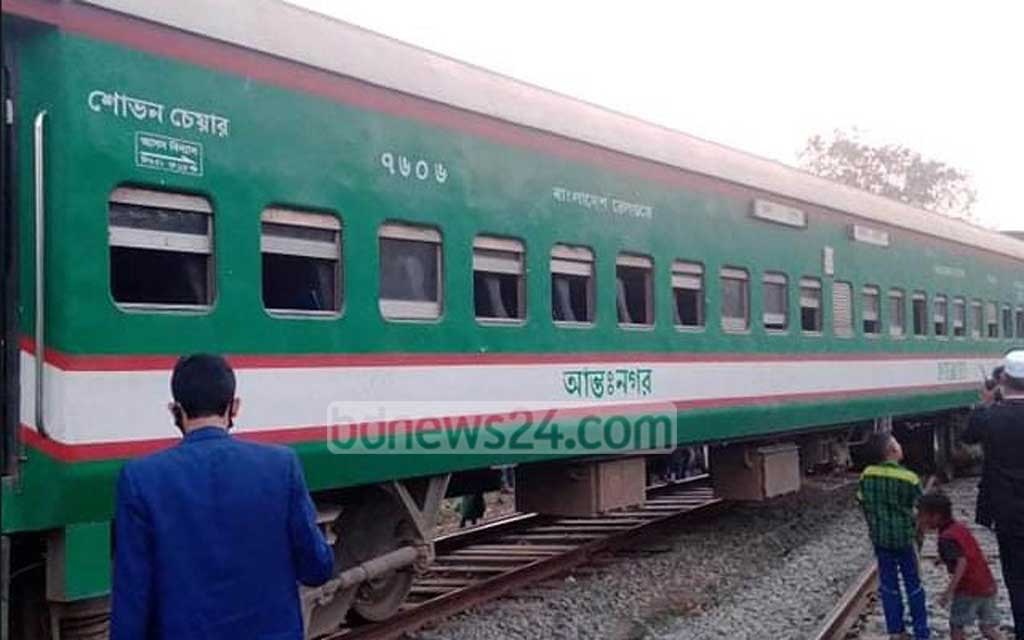 3 die as train rams autorickshaw in Narsingdi
