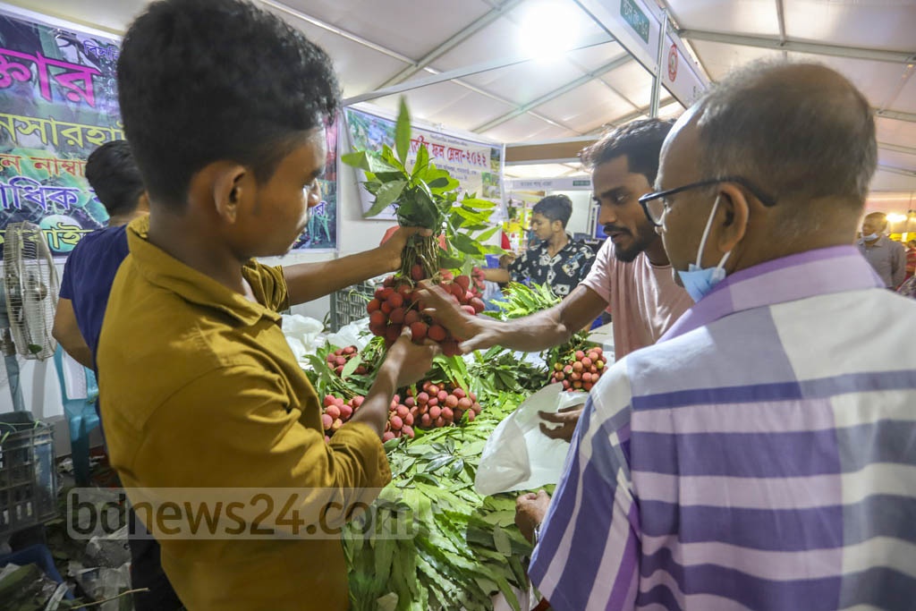 Fruits fair in Dhaka