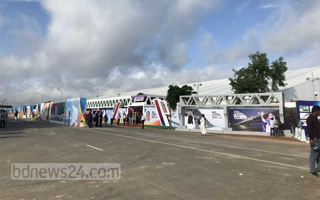 Hasina leads celebrations over the opening of Padma Bridge