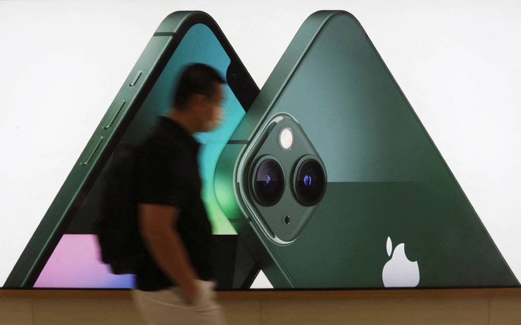 Apple forecasts faster sales growth, strong iPhone demand despite glum ...