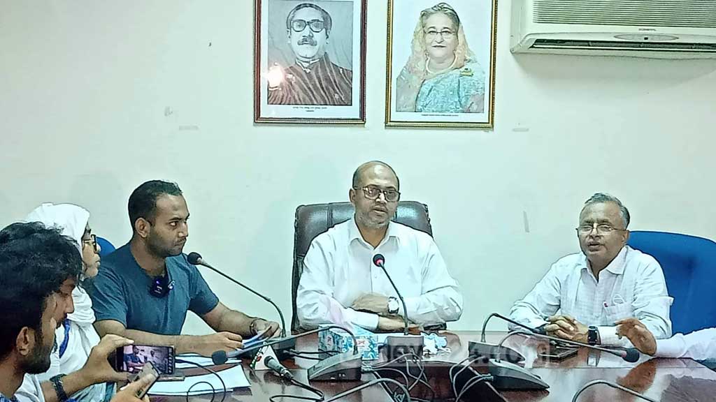 রেলে অব্যবস্থাপনা: বৈঠকের পর কর্মসূচি স্থগিত করলেন রনি