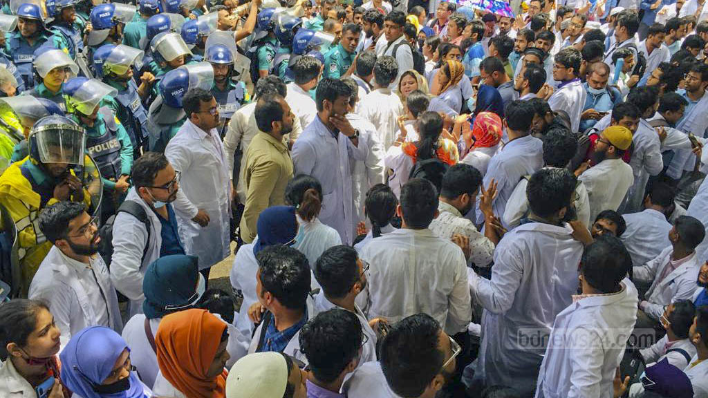 Trainee doctors end strike after allowance increase