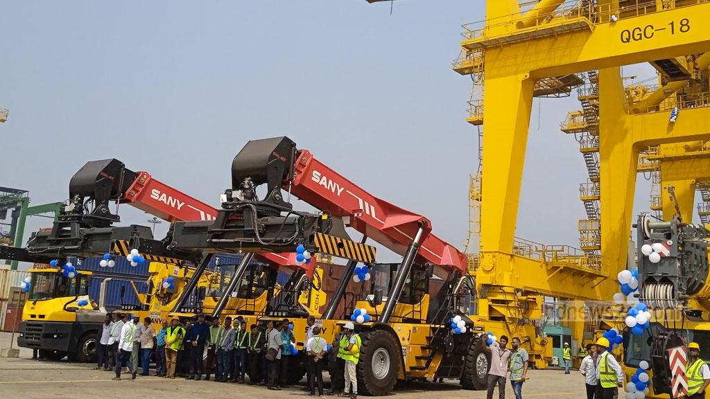 চারশ কোটি টাকার ২৪টি সরঞ্জাম এল চট্টগ্রাম বন্দরে