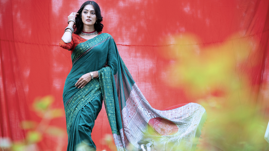 পোশাকে বিজয় দিবস ও শীতের সমারোহ