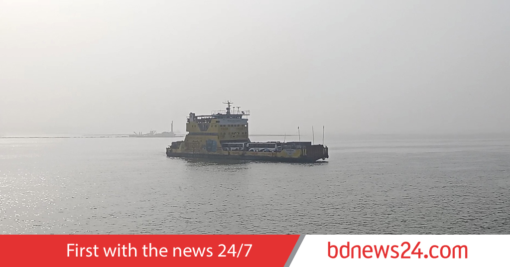 ঘন কুয়াশায় দৌলতদিয়া-পাটুরিয়ায় ফেরি চলাচল ব‍্যাহত