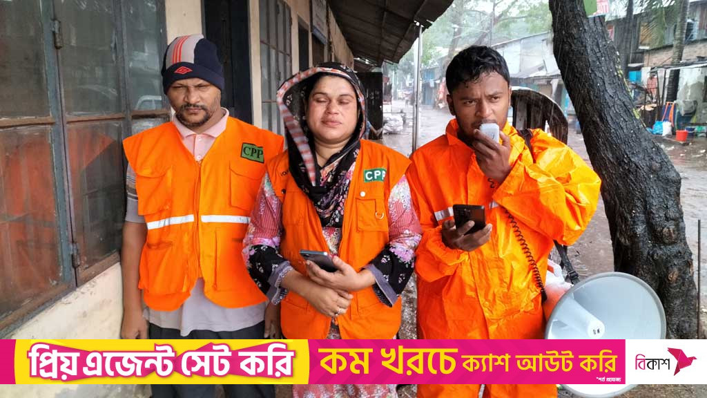 Cyclone Midhili begins to cross coast near Khepupara