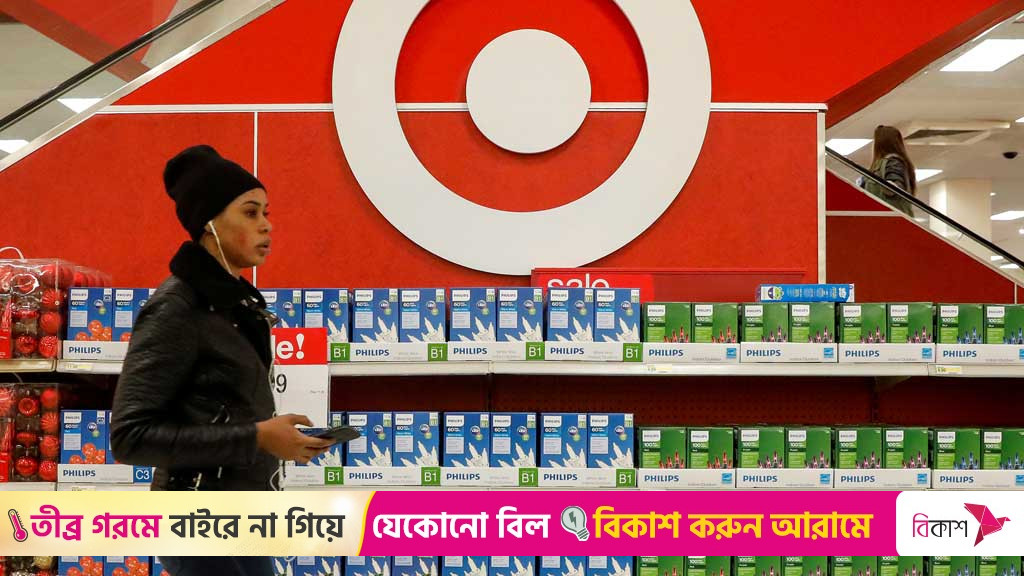 Target issues weak forecast as shoppers pull back