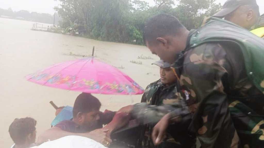 Army donates a day’s wages to flood victims