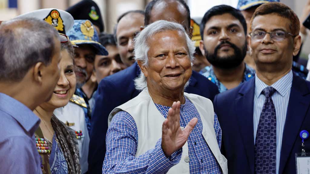 Yunus lands in Dhaka, ready to take the reins