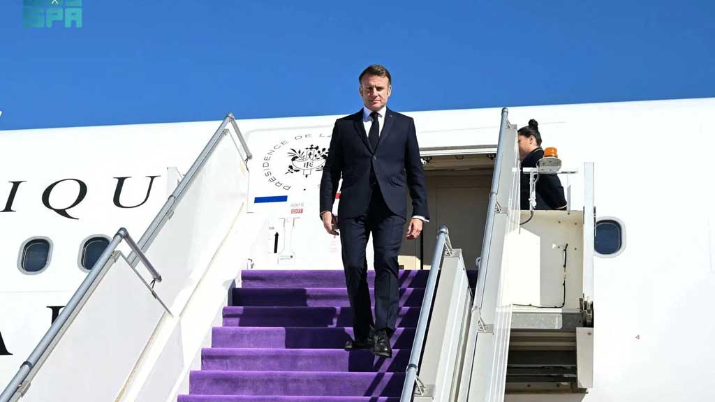 Macron hunts for new PM