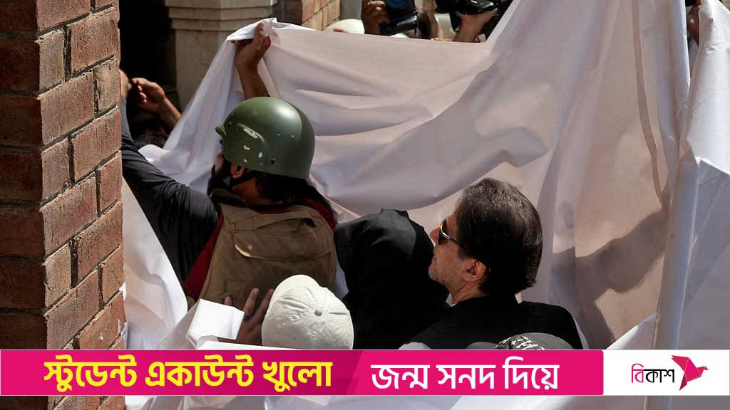 Pakistan's Khan, wife acquitted in unlawful marriage case