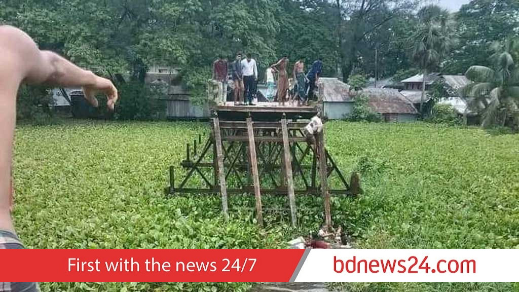 10 die in Barguna bridge collapse