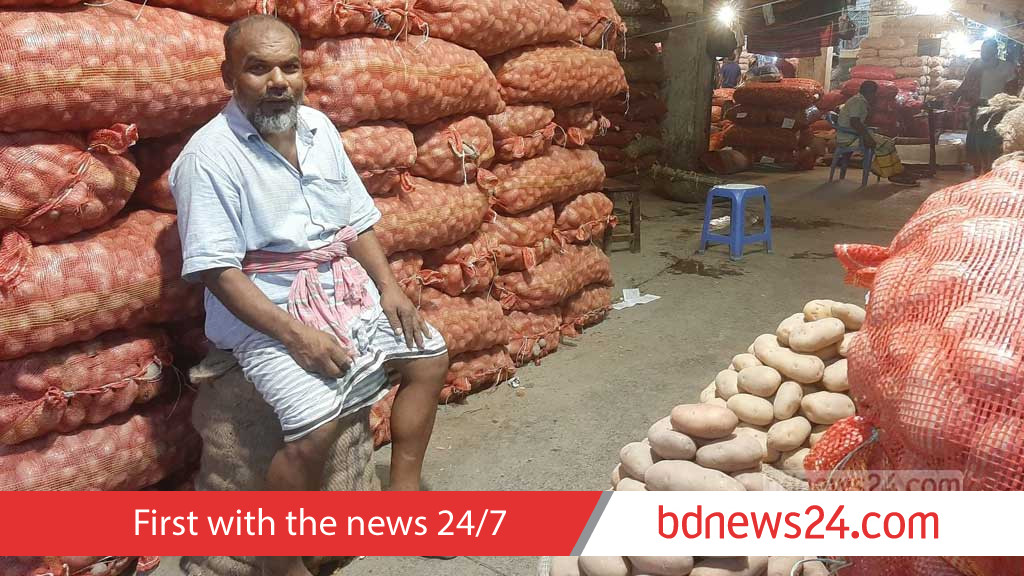 Govt lifts onion import duties to control prices