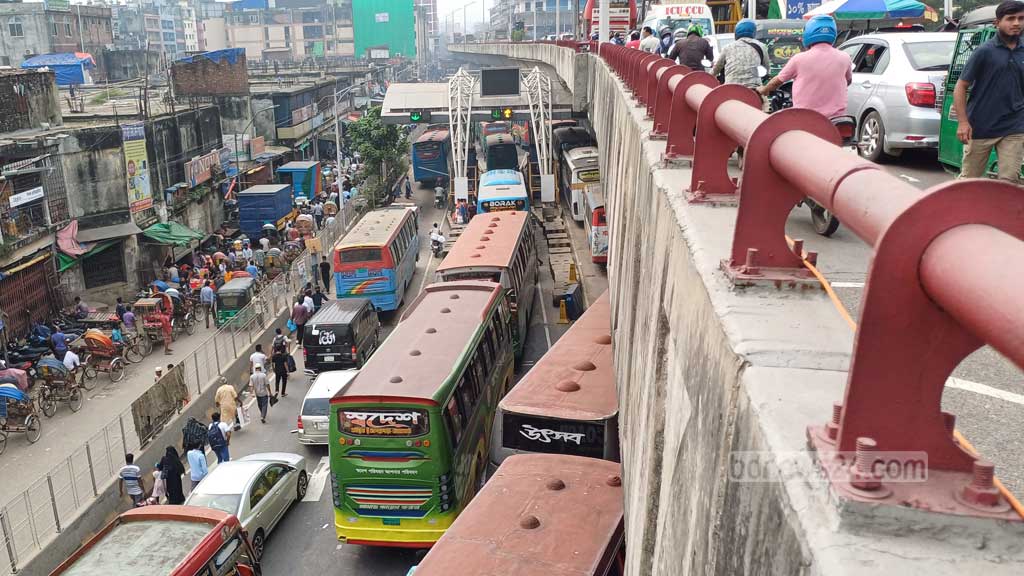 Hanif Flyover chokes under daily traffic gridlock