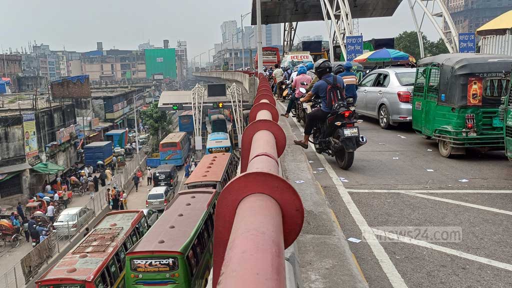 Hanif Flyover chokes under daily traffic gridlock