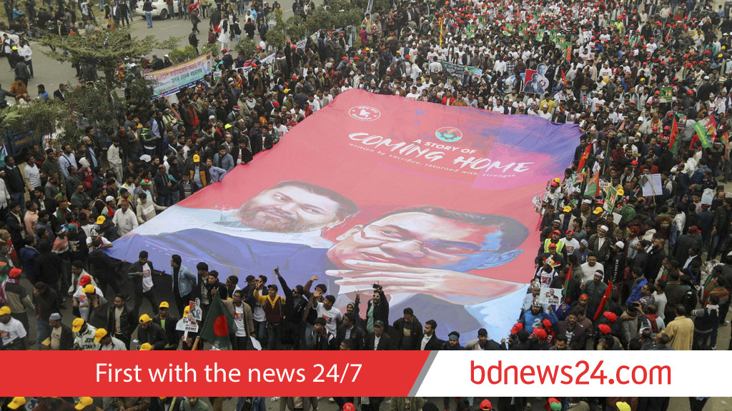 A sea of people on 300 Feet Road