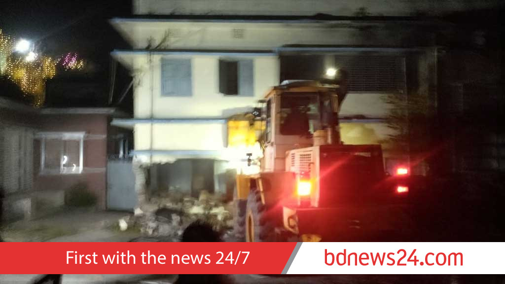 Serniabat Bhaban bulldozed in Barishal