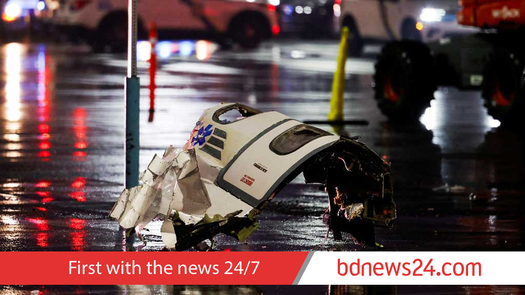 Rescue plane with 6 on board crashes in Philadelphia