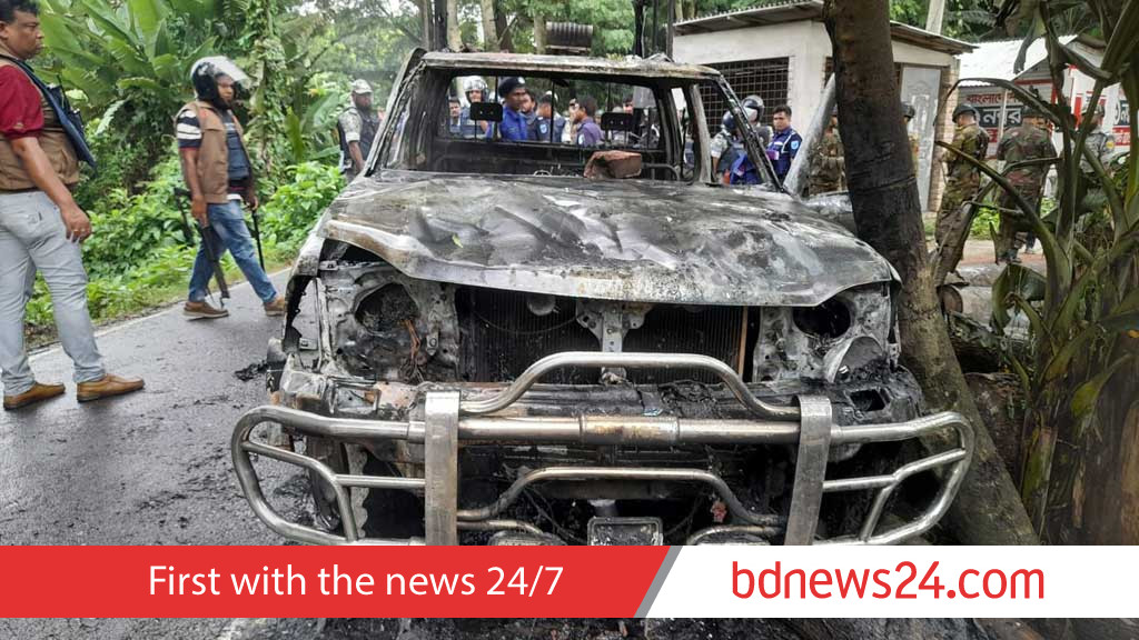 ‘Chhatra League’ set fire to police vehicle in Gopalganj