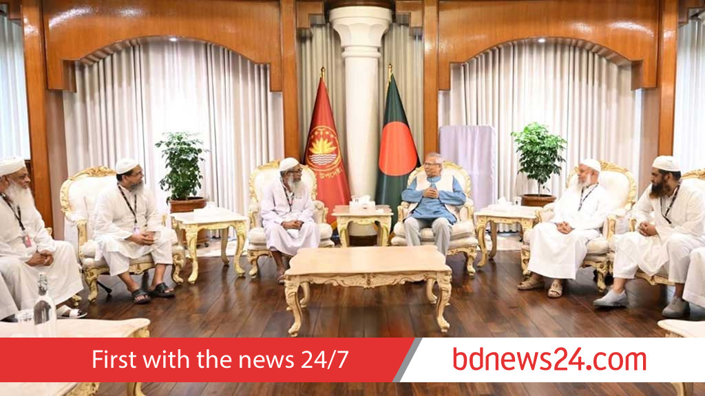 CA Yunus meets with Hifazat leaders