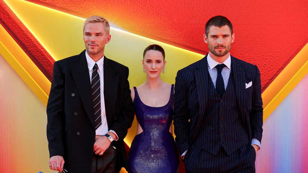 New 'Superman' muscles to $217 million at global box office