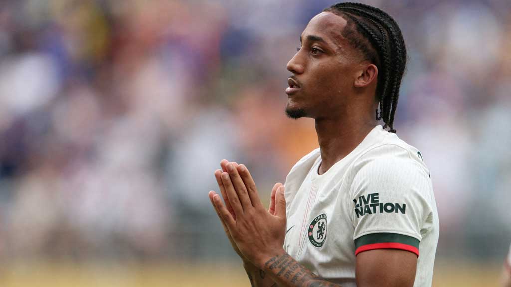 Pedro undoes former club to send Chelsea to CWC final